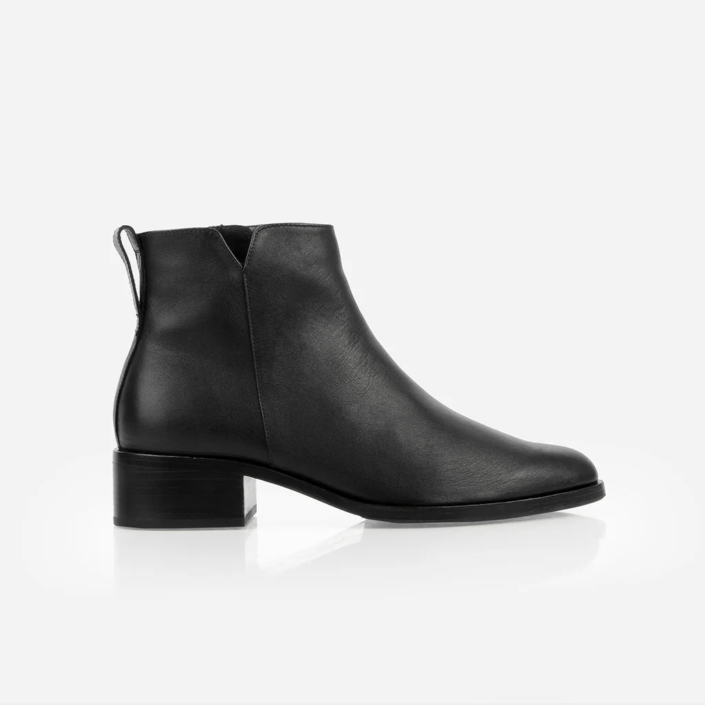 The Ali Ankle Boot | Black – Modern Komfort
