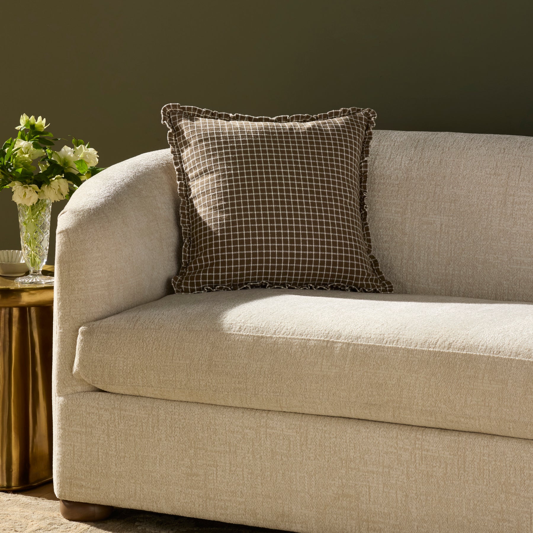 Dinah Pillow | Chris Loves Julia X Loloi | Chocolate – Modern Komfort